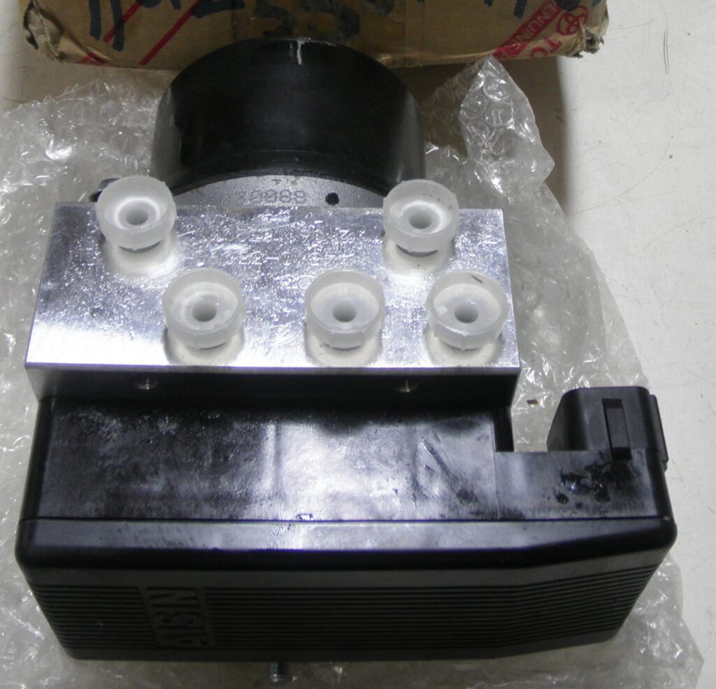 44050-35030 Genuine Toyota ABS Modulator Valve 4405035030 Aisin ...