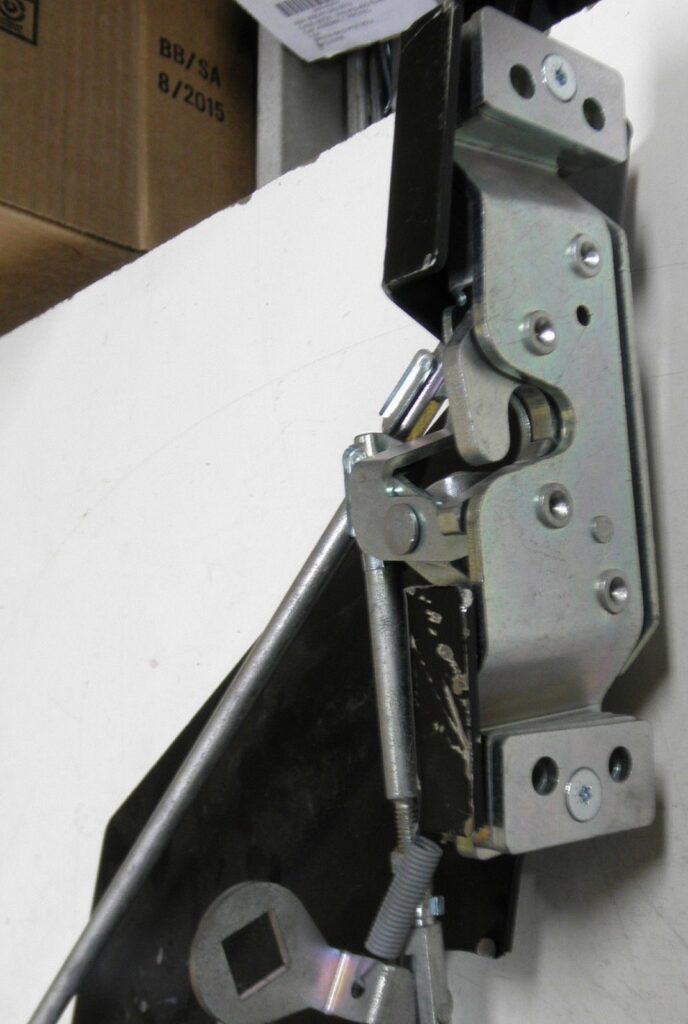 Combat Door Latch and Linkage Assembly 24054 MRAP BAE Navistar ⋆ DP ...